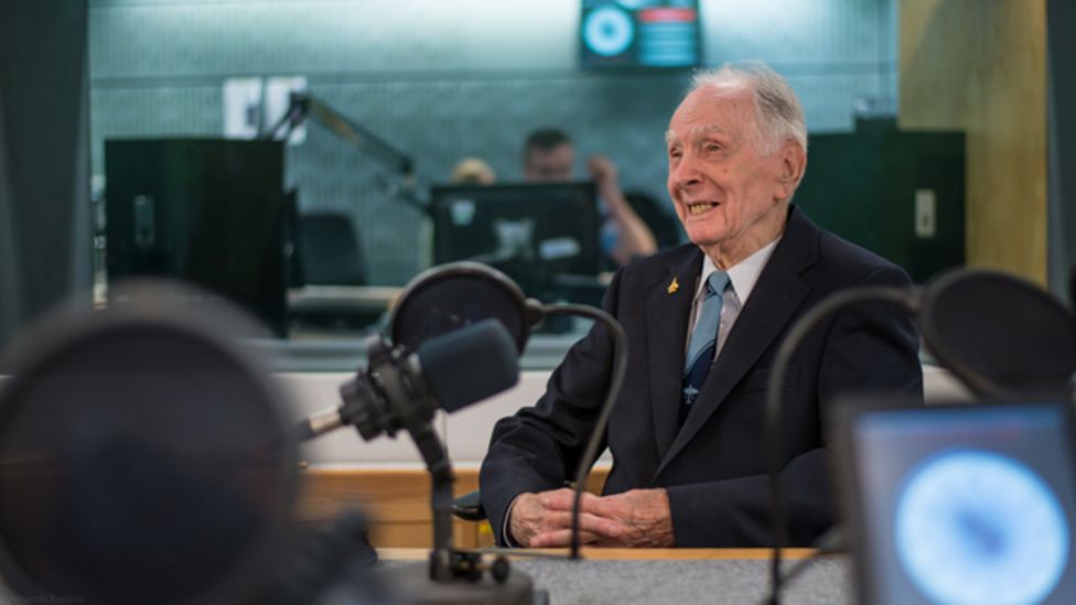 Eric 'Winkle' Brown: Celebrated British pilot dies, aged 97 - BBC News