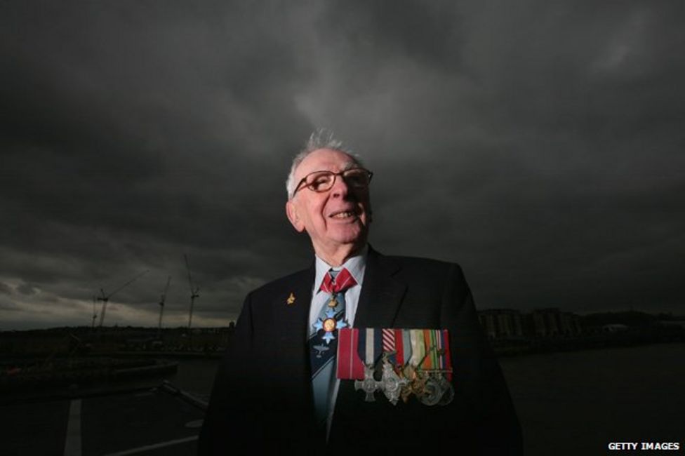 Eric 'Winkle' Brown: The man who seemed not to notice danger - BBC News