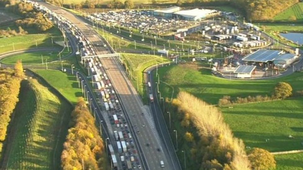 Chaos after section of M25 collapses causing long delays - BBC News