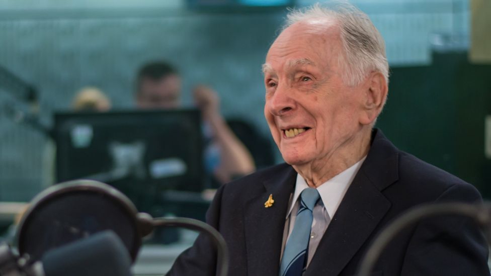 Eric 'Winkle' Brown: Celebrated British pilot dies, aged 97 - BBC News