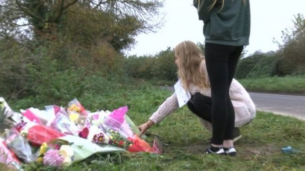 Melksham crash teenager named as Max Lewis - BBC News