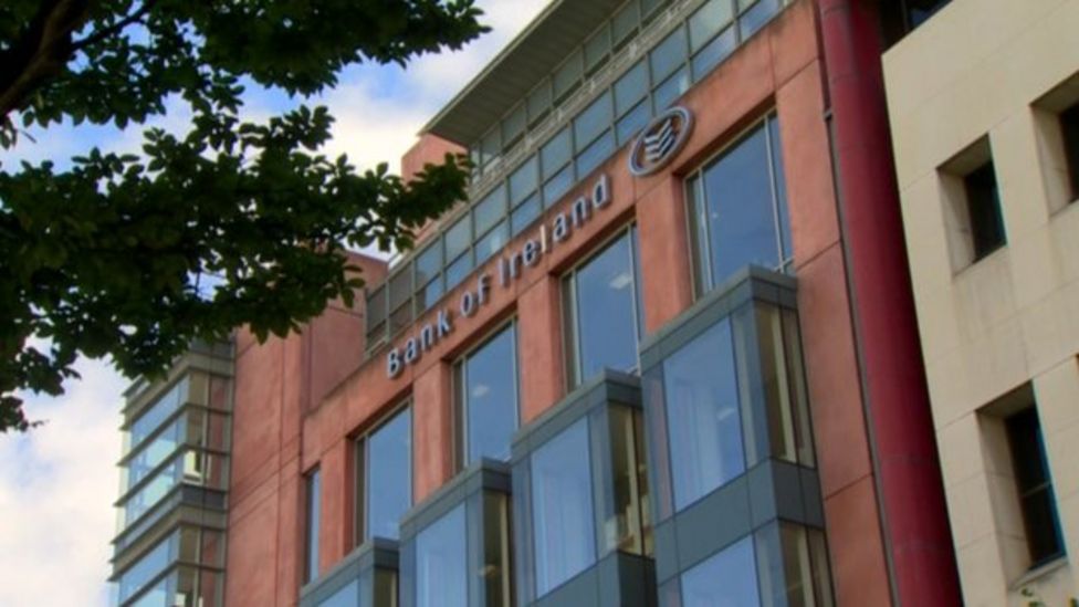 Bank of Ireland staff to receive pay rise and bonus - BBC News