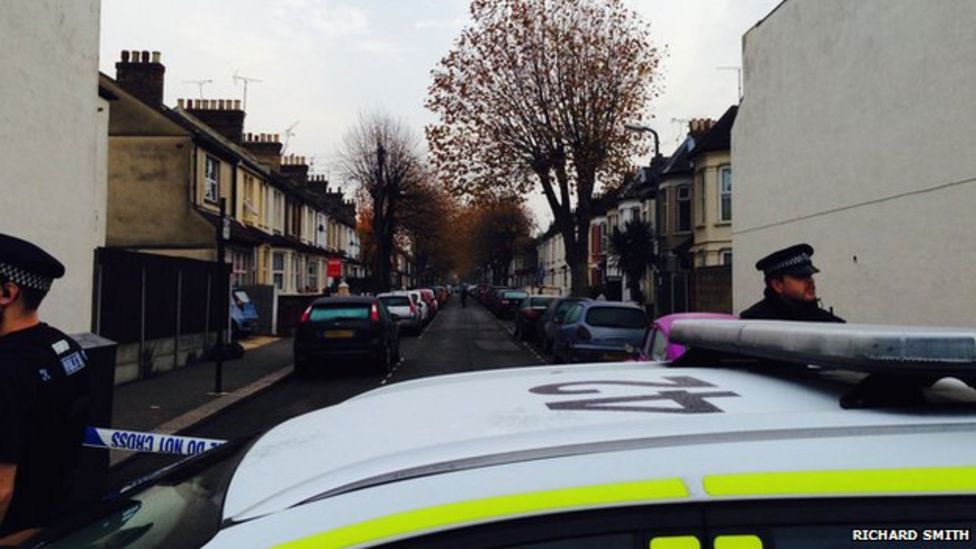 Southend murder probe after stabbing victim dies - BBC News