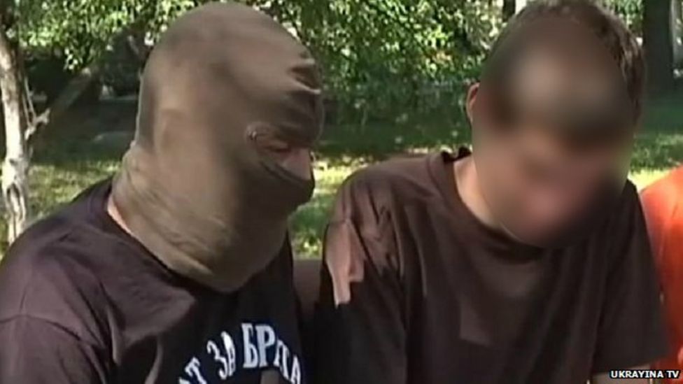 Ukraine conflict: Child soldiers join the fight - BBC News