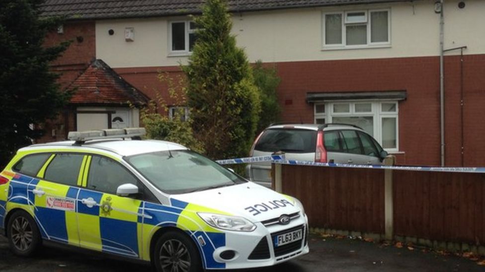Man stabbed by gang inside Nottingham house - BBC News