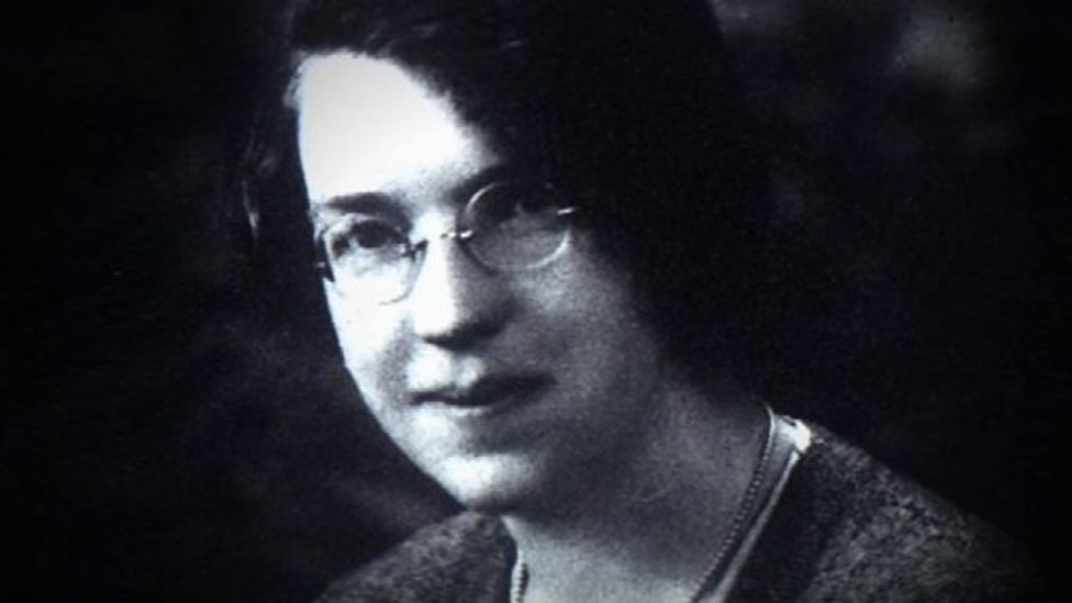 Auschwitz victim Jane Haining honoured at Hungarian march - BBC News