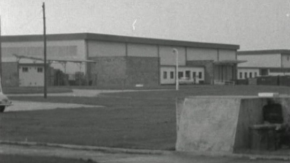 Amnesty calls on Irish government to reopen 'hooded men' case - BBC News