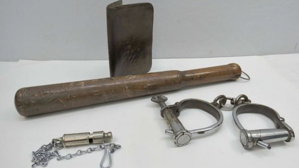 Jack the Ripper: Auction of police items nets £18,000 - BBC News