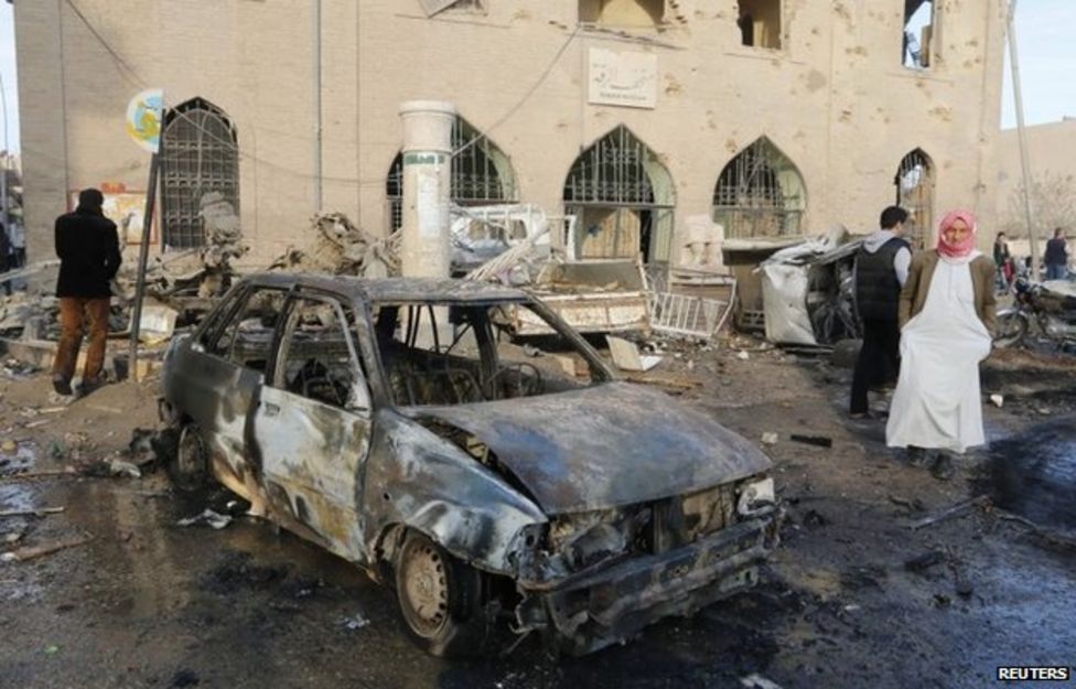 Syria conflict: Raqqa air strikes 'kill dozens' - BBC News