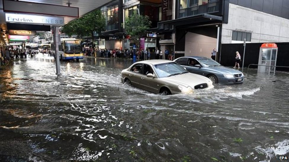 Brisbane storm: Huge clean-up in Queensland - BBC News