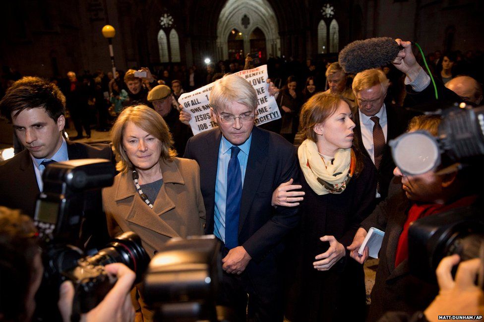 Week in pictures: 22-28 November 2014 - BBC News