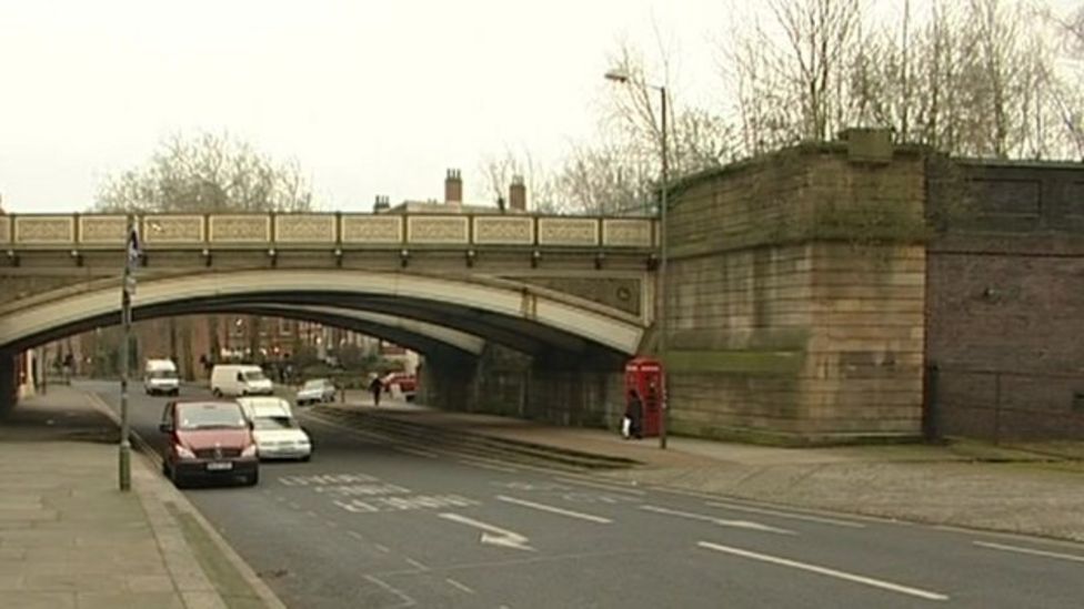 Derby's Friar Gate bridge needs £1m facelift - BBC News