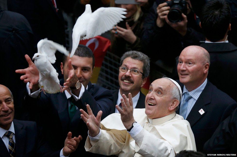 Week in pictures: 29 November - 5 December 2014 - BBC News