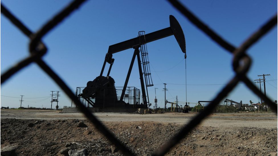 Russia warns of recession in 2015 - BBC News