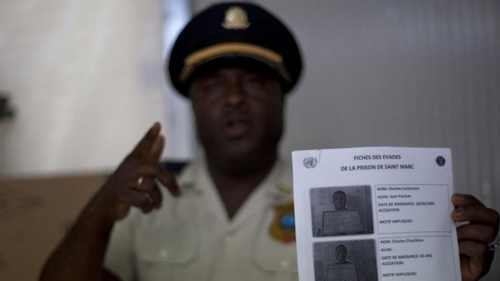 More than 170 inmates break out of Haiti jail - BBC News