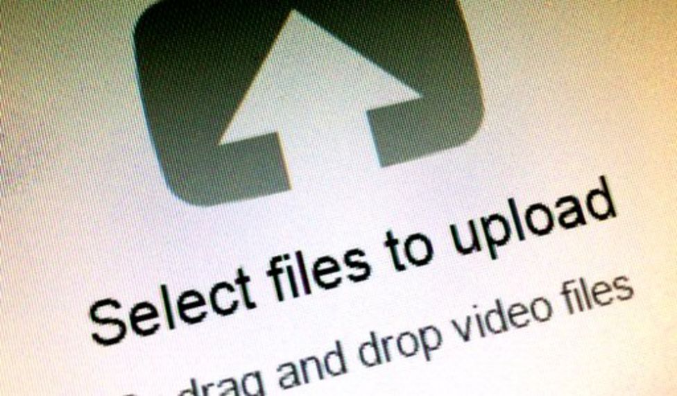 'Revenge porn' Facebook post leads to jail sentence - BBC News