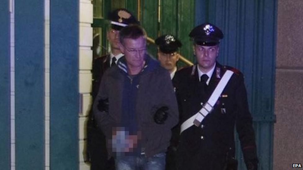 Rome crime scandal: Mayor orders review of contracts - BBC News