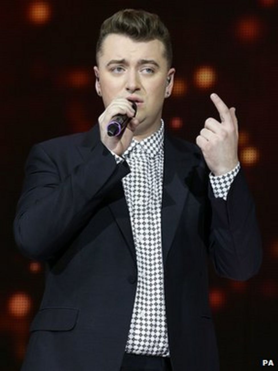 Frozen is top-selling iTunes movie of all time - BBC News