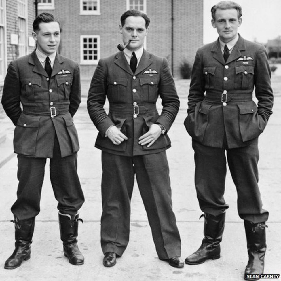 Duxford offices plan for historic RAF officers' mess - BBC News