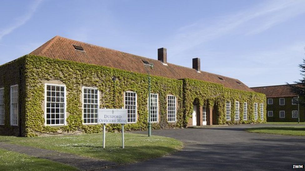 Duxford offices plan for historic RAF officers' mess - BBC News
