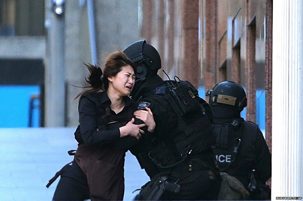 Day in pictures: 15 December 2014 - BBC News