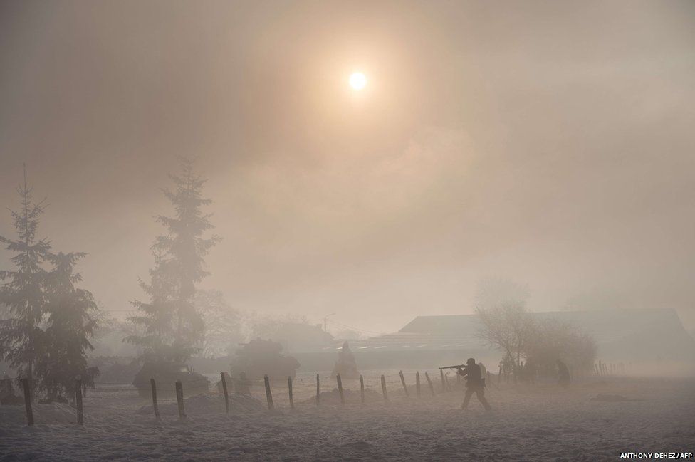 Day in pictures: 15 December 2014 - BBC News