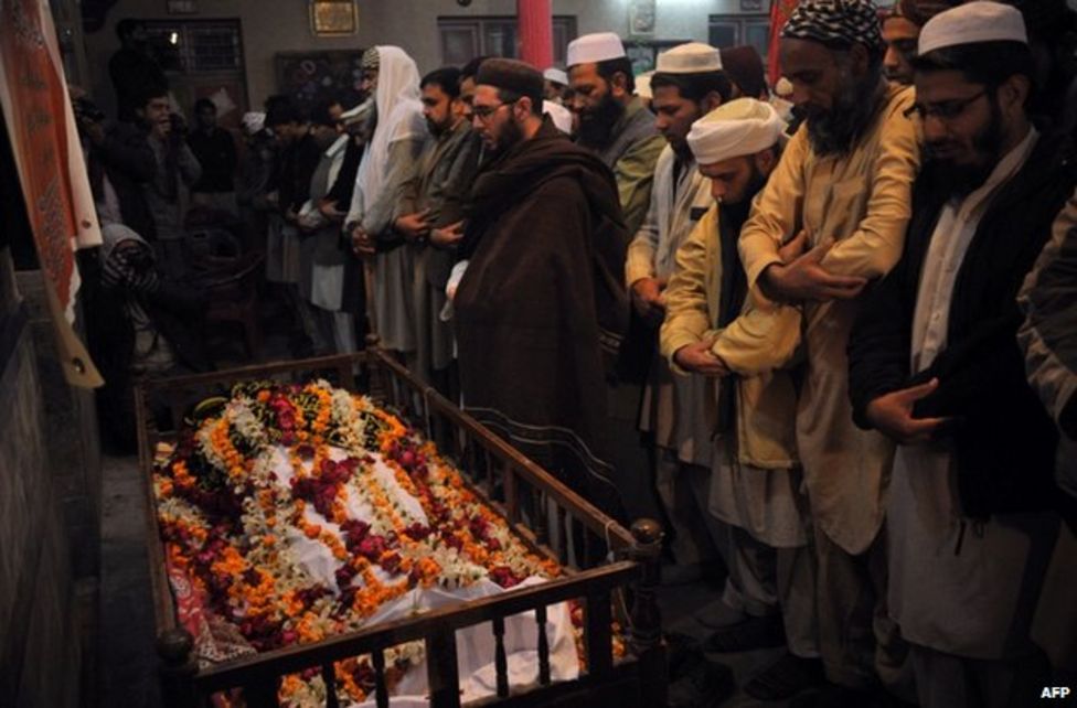 Pakistan Taliban: Peshawar school attack leaves 141 dead - BBC News