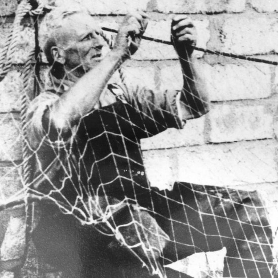 Saltney ferryman's past revived in new trail - BBC News