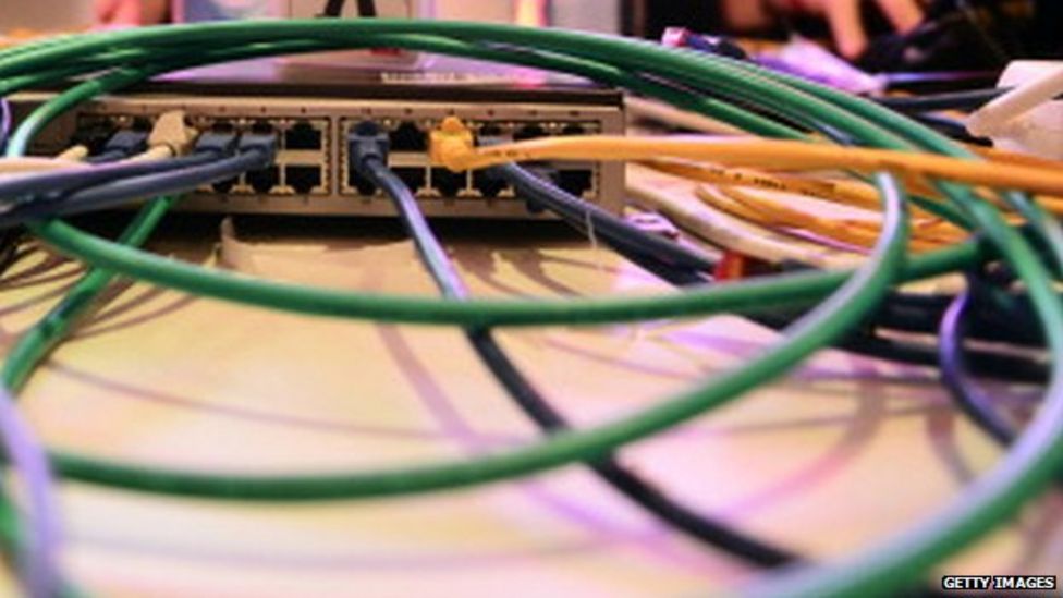 Ukraine conflict: Hackers take sides in virtual war - BBC News