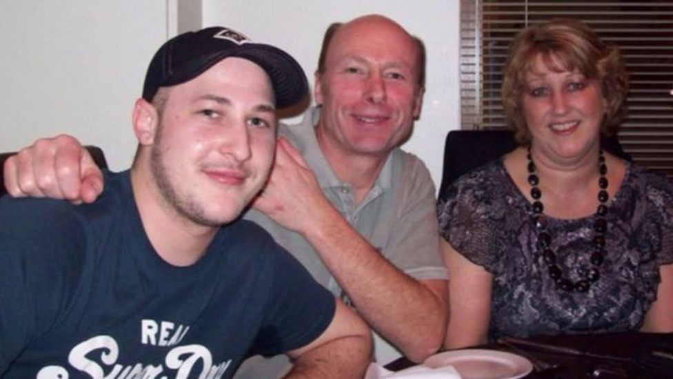 Nick Pearson Thailand death: Mum believes son was murdered - BBC News