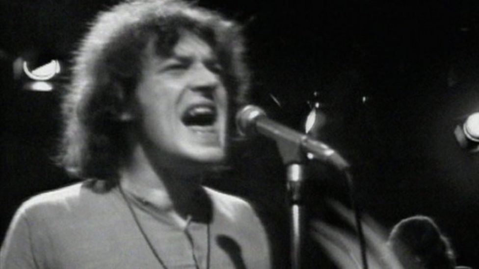 Singer Joe Cocker dies aged 70 after cancer battle - BBC News