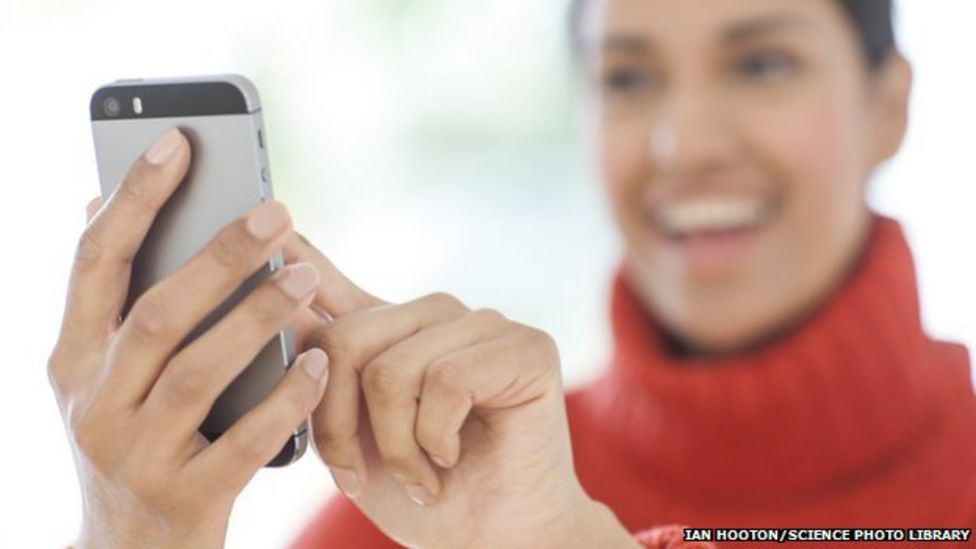 Smartphone use 'changing our brains' - BBC News