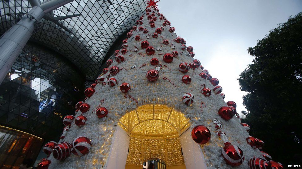 Christmas trees around the world - BBC Newsround
