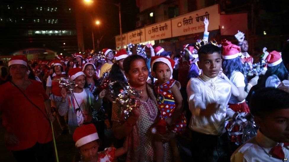 In pictures: India celebrates Christmas - BBC News