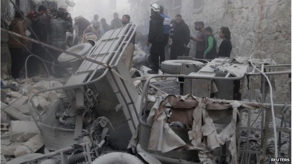 Syria barrel bombs 'kill dozens in Islamic State areas' - BBC News