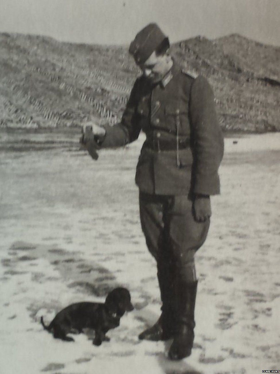 WWII: German camera captures Nazi troops at rest - BBC News
