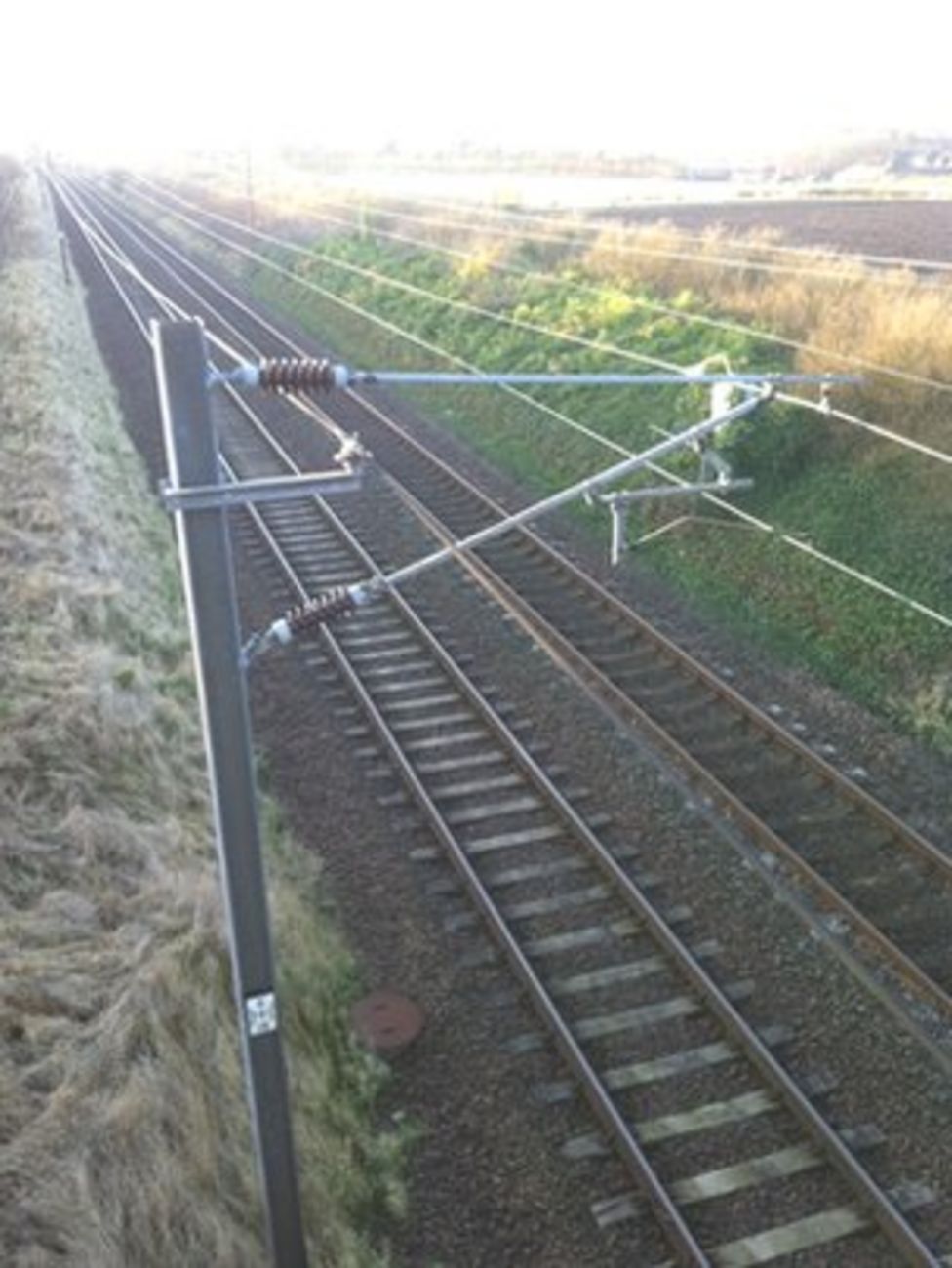 Overhead wire damage at Dunbar causes rail disruption - BBC News