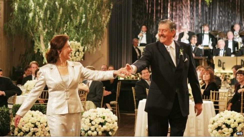 Gilmore Girls star Edward Herrmann dies aged 71 - BBC News