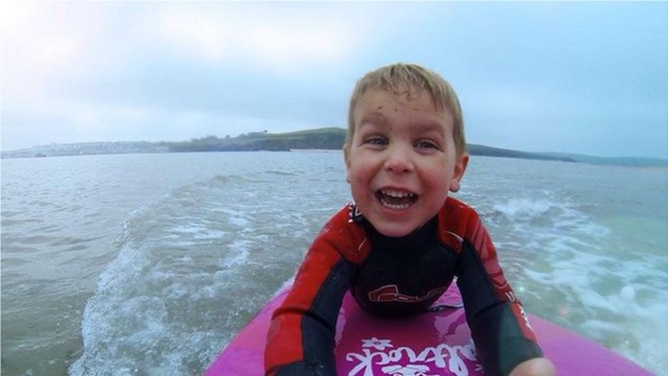 Spider-Man surprise boy Jayden Wilson's funeral held - BBC News