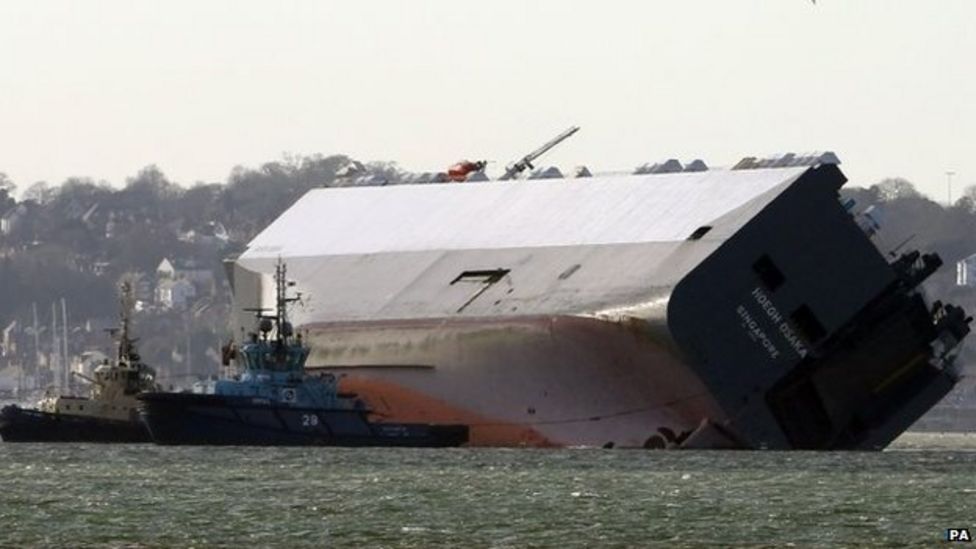 Cargo ship: Tug crashes into stricken Hoegh Osaka - BBC News