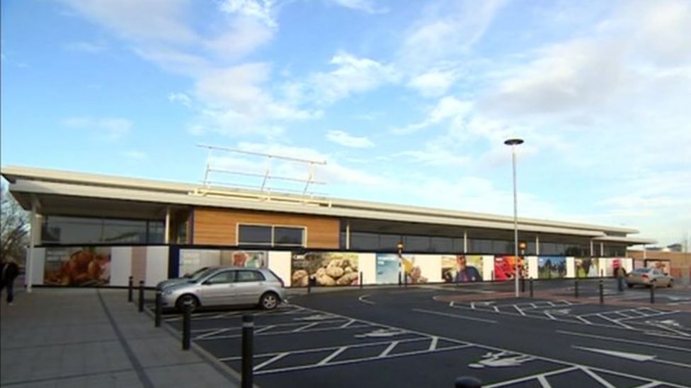 Immingham Tesco store decision 'a disgrace' - BBC News