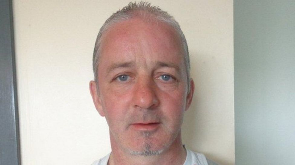 Hostage-taker Owen Bonner hands himself in to police - BBC News