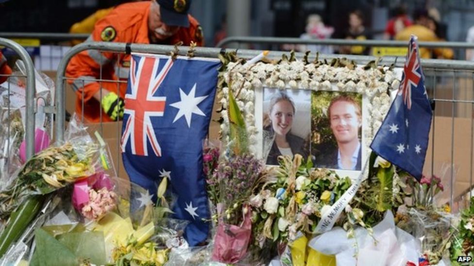 Sydney siege: Victim was 'hit by police bullet' - BBC News