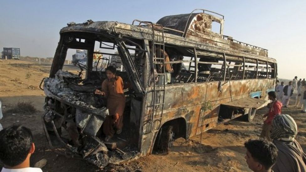 Pakistan fuel tanker inferno kills at least 150 - BBC News