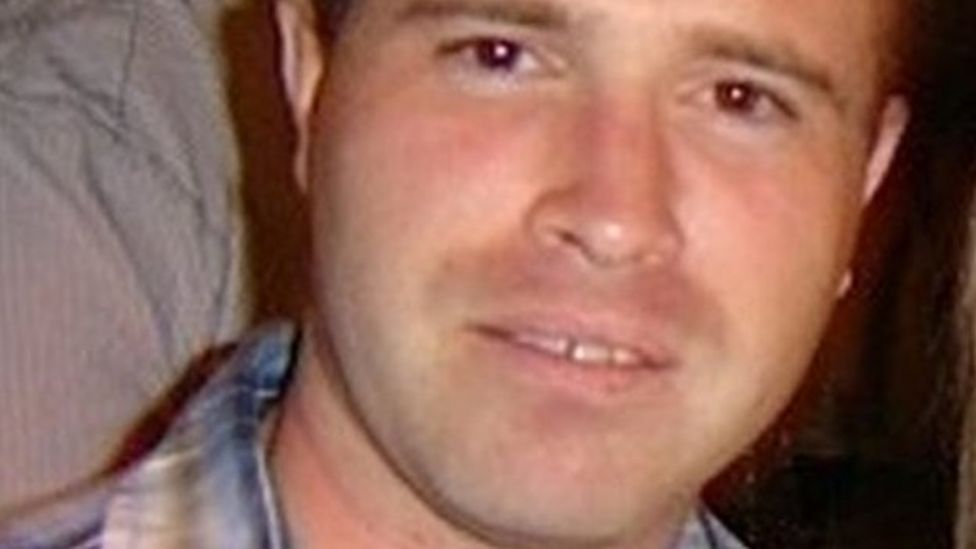 Murderer James Colton's cancer death after back pain - BBC News