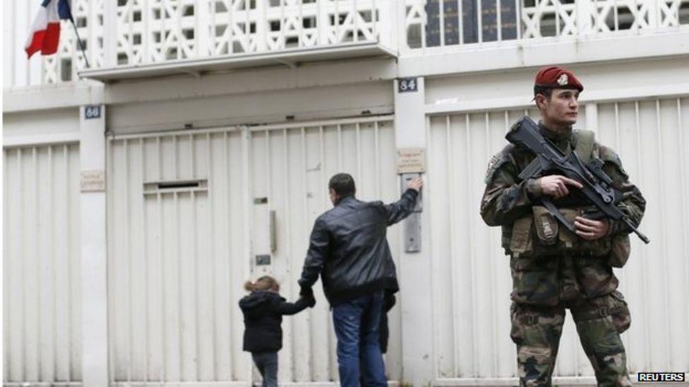 Paris attacks: France to deploy 10,000 troops - BBC News