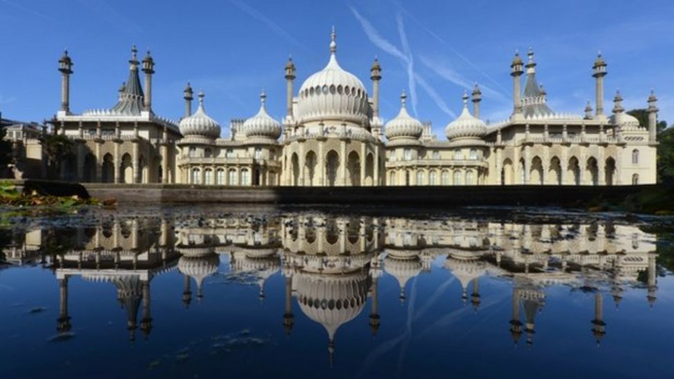 Paratrooper Josh Leakey receives Victoria Cross - BBC News