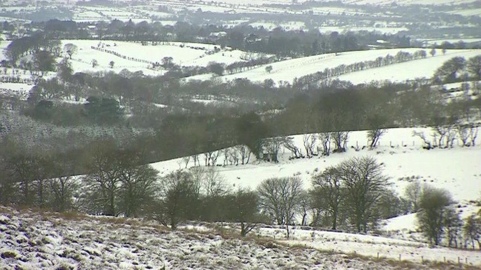 In pictures: Snowfall across the UK - BBC News