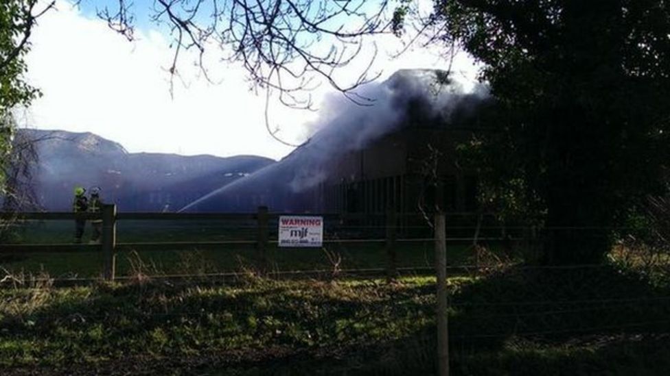 Oxfordshire arson spree: Fire guts council building - BBC News