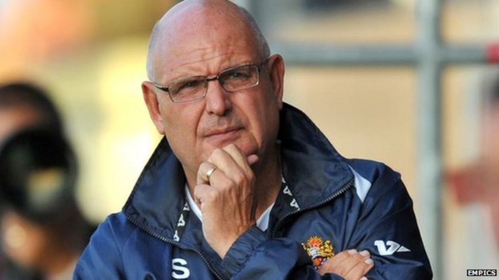 Luton manager John Still gets freedom of town - BBC News